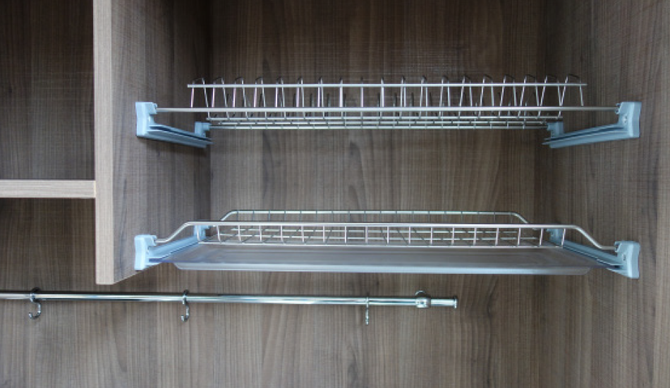 ASSEMBLY 15 - FITTING THE PLATE RACKS - Mini Kitchen