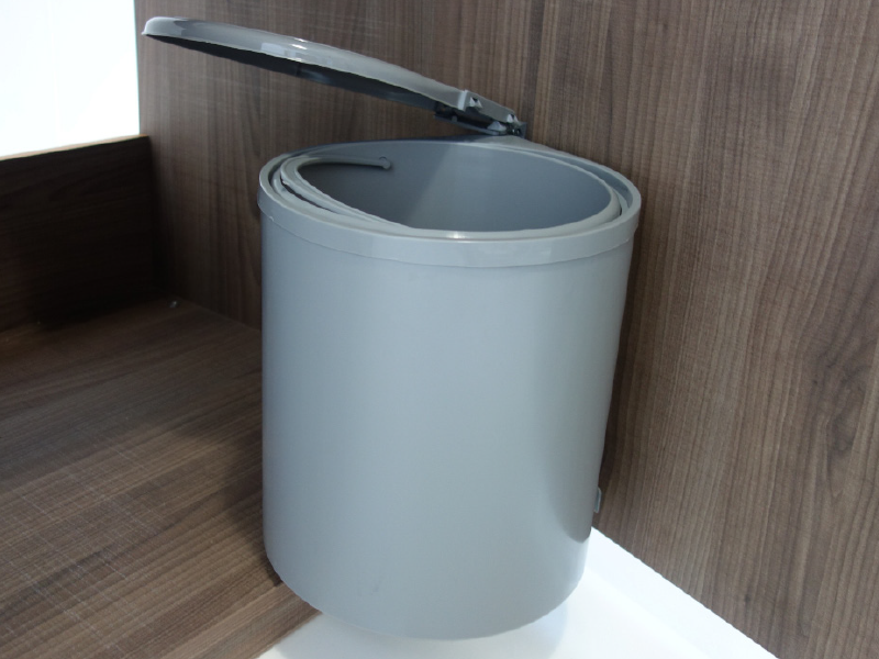 ASSEMBLY 19 - FITTING THE TRASH BIN - Mini Kitchen